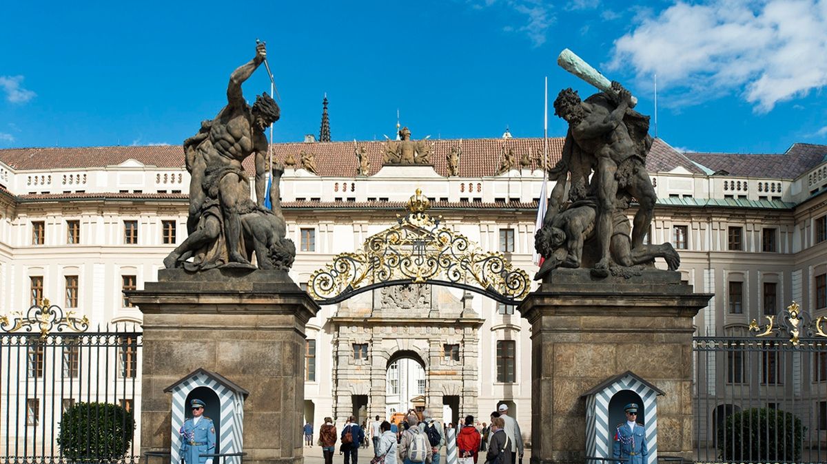 Kluk z vesnice k volbám prezidenta: Praha není pravda, ves není lež ... Kluk z vesnice k volbám prezidenta: Praha není pravda, ves není lež ...